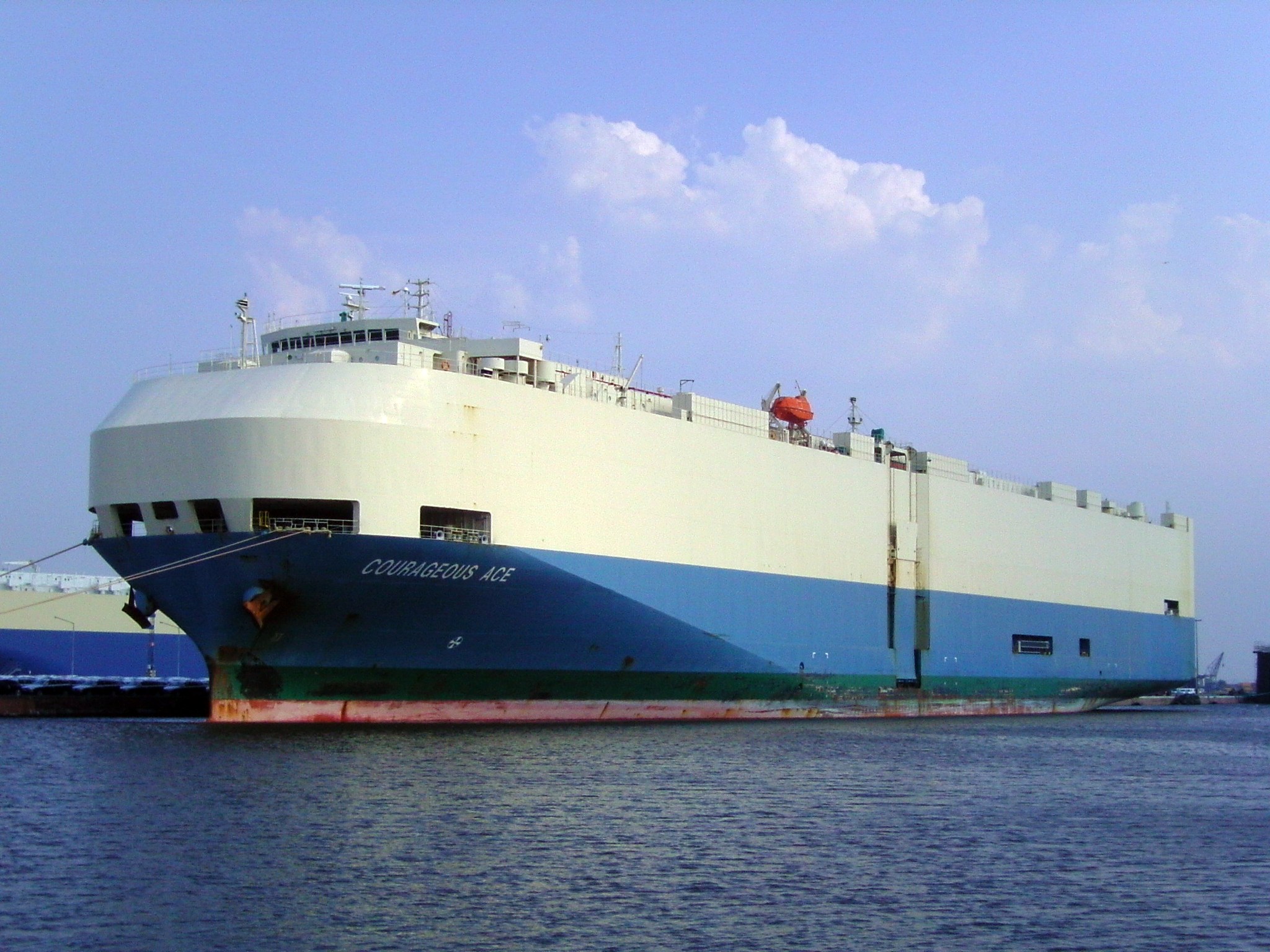 La importancia del transporte marítimo para la automoción